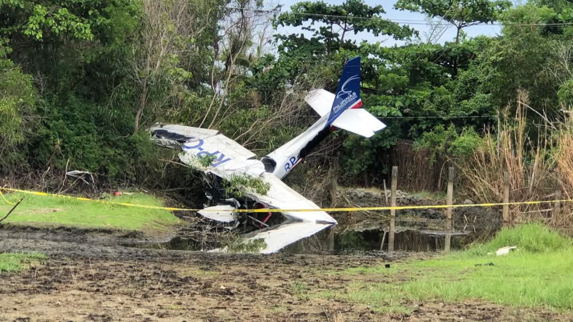 Cessna plane crashes in Lingayen, Pangasinan, leaves 2 people dead
