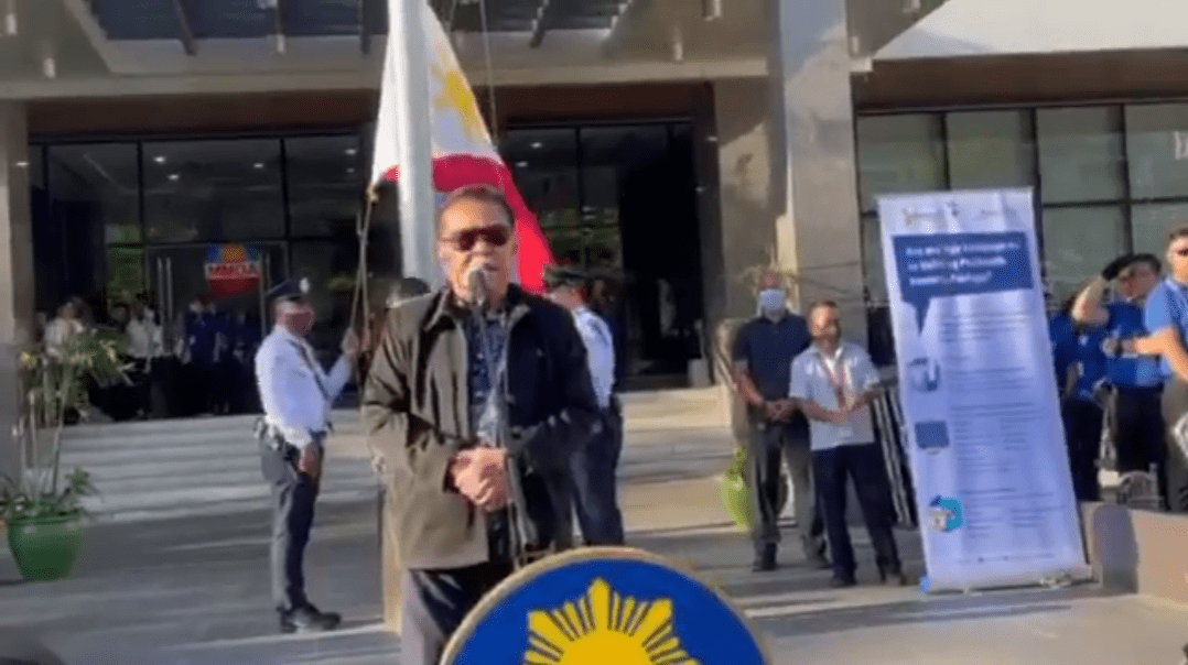 Chavit Singson gives ₱200K donation to MMDA after bus lane violation