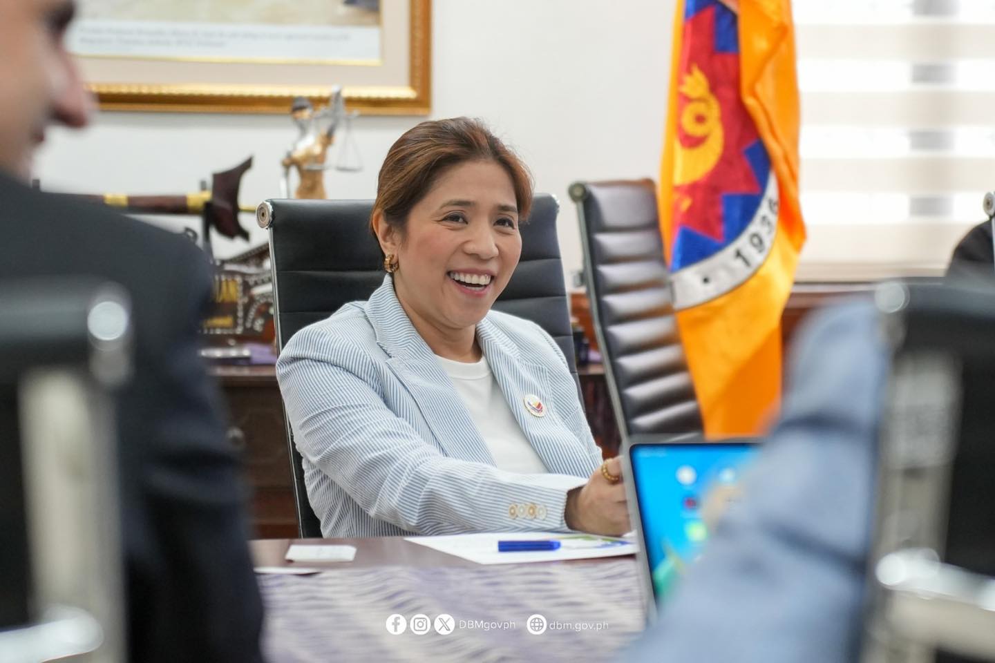 DBM: Gov't employees to receive midyear bonus