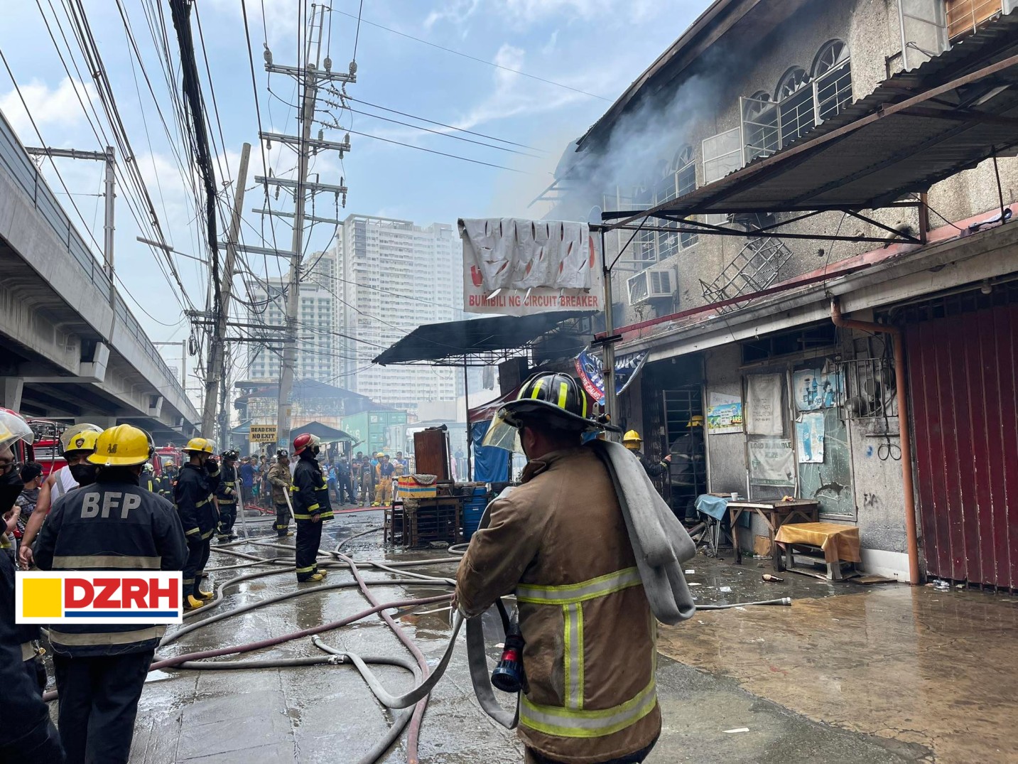 Fire hits residential area in Taft, Manila