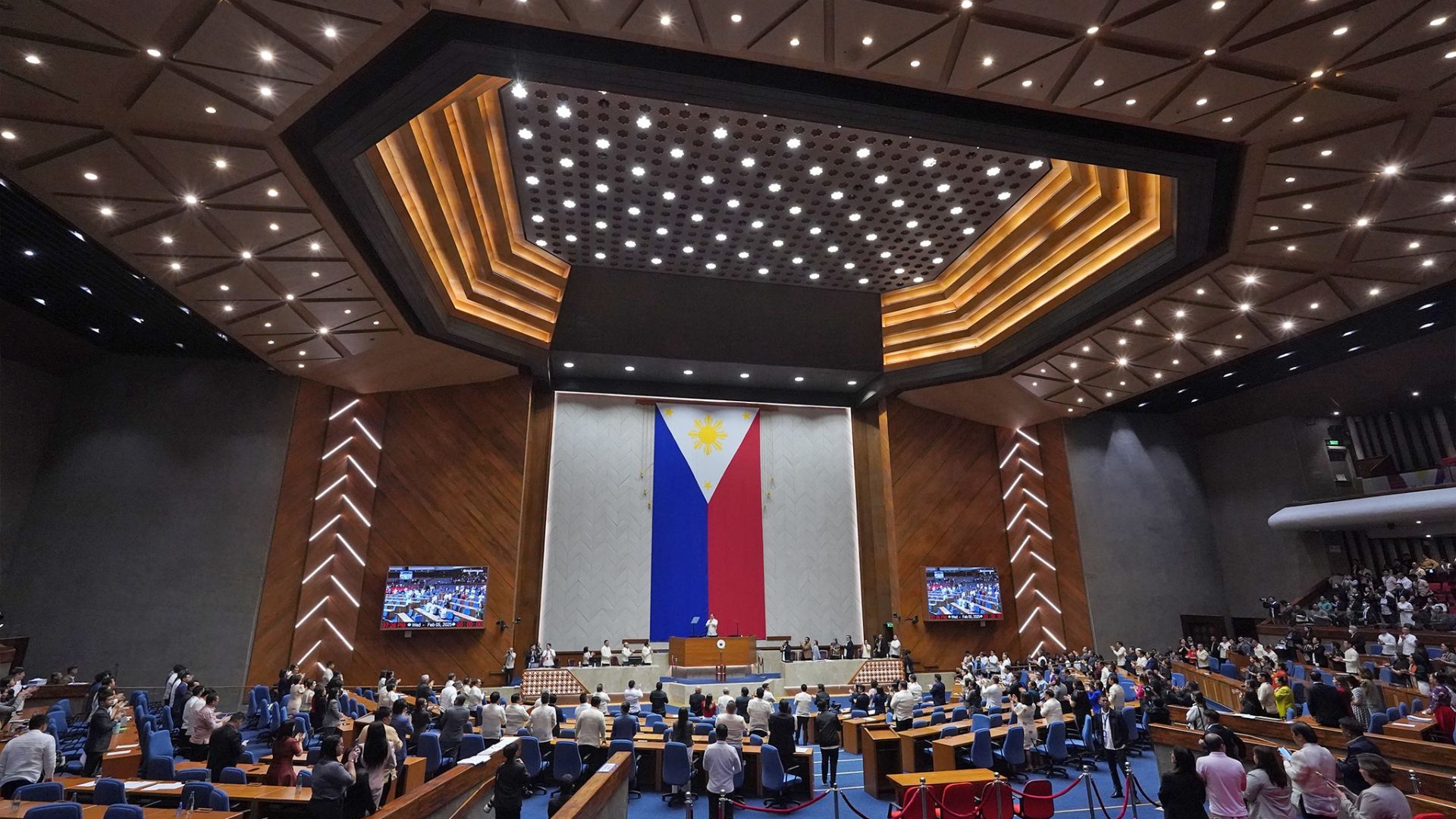 House detains Bauan Mayor Dolor following contempt order