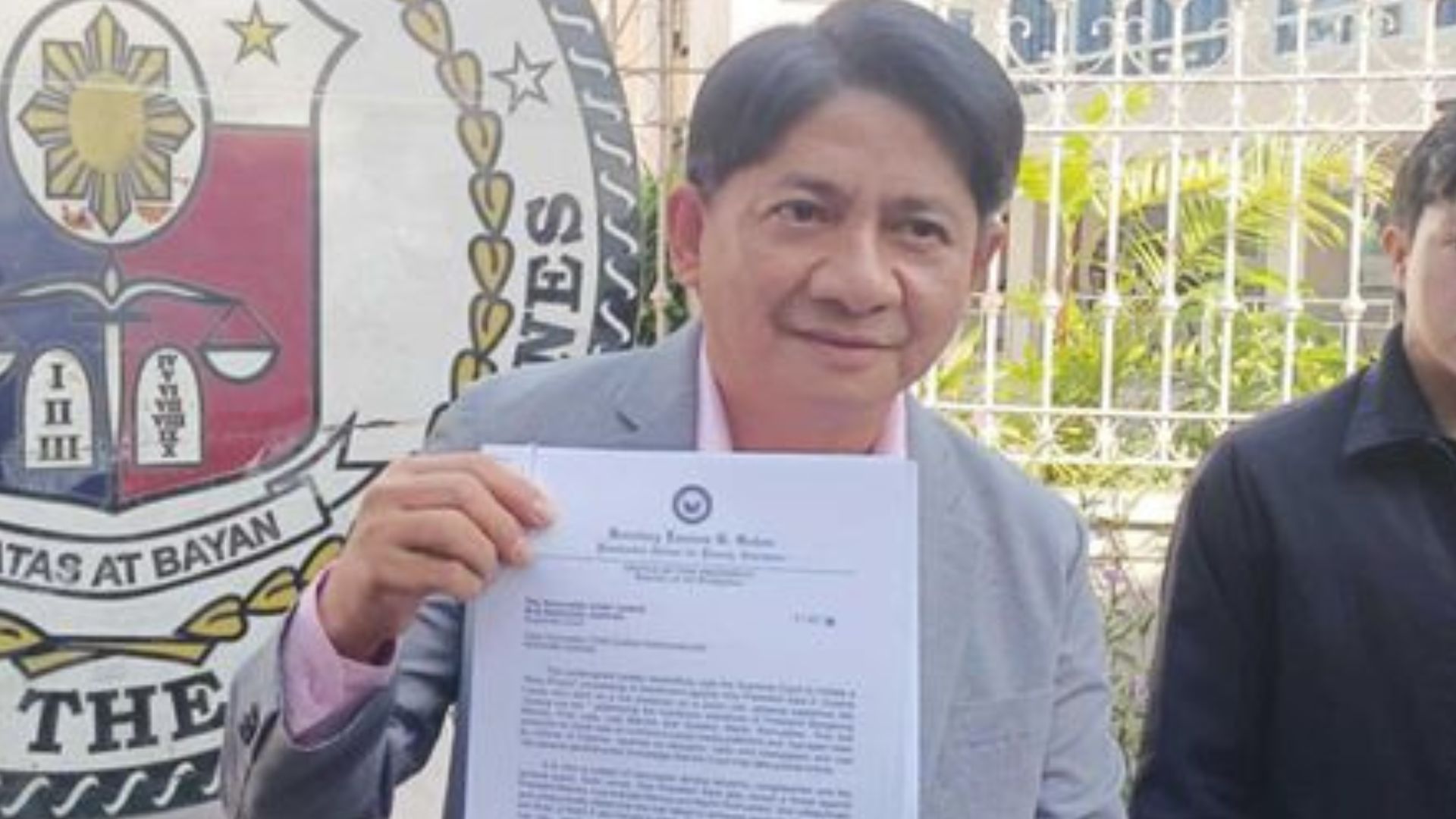Larry Gadon files disbarment case vs VP Sara