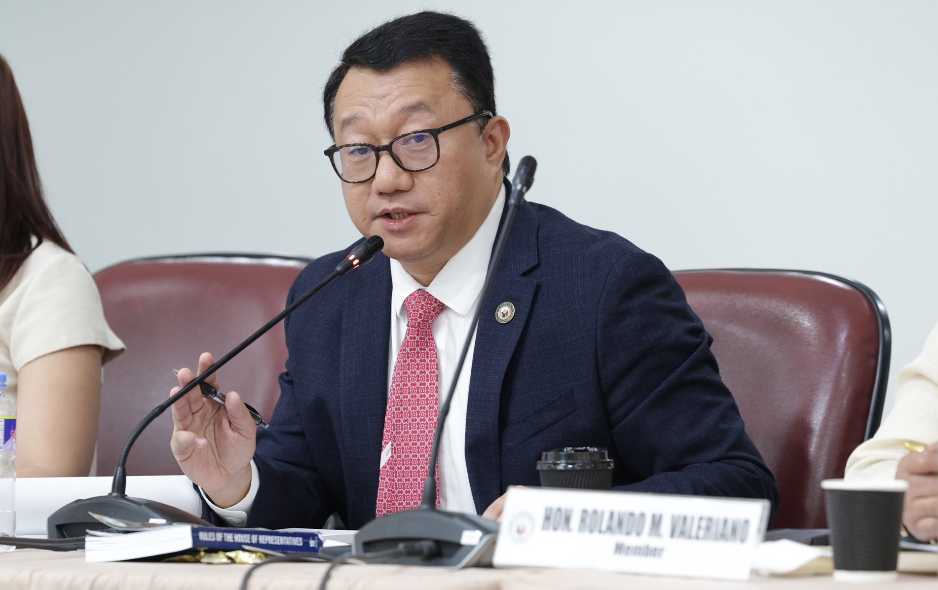 Lawmaker pushes for DOJ to issue a lookout bulletin against 6 ...