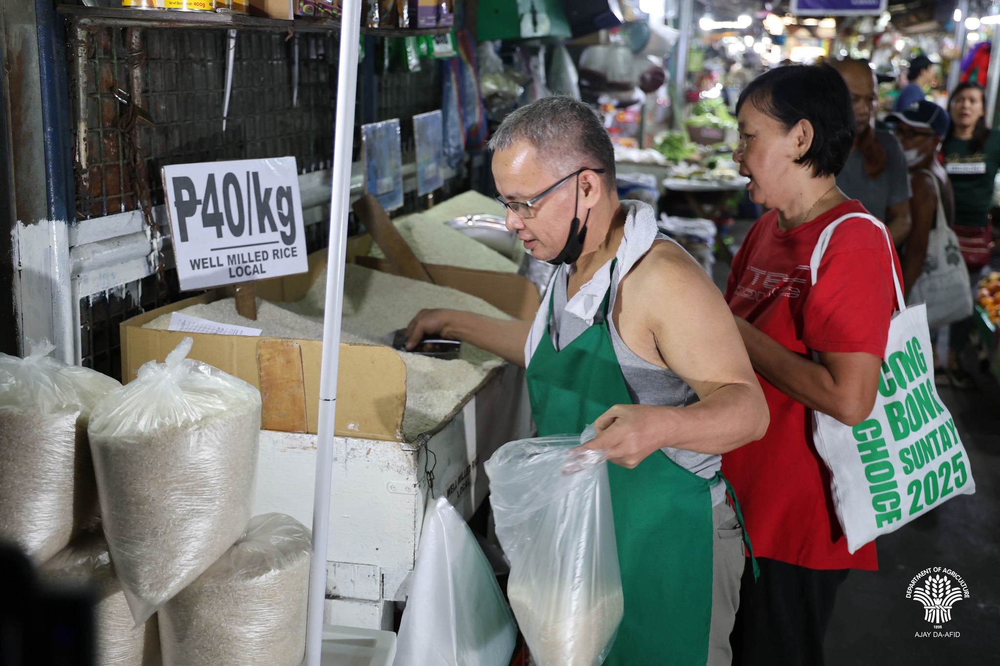 ₱40/kg rice now sold at 4 LRT, MRT stations