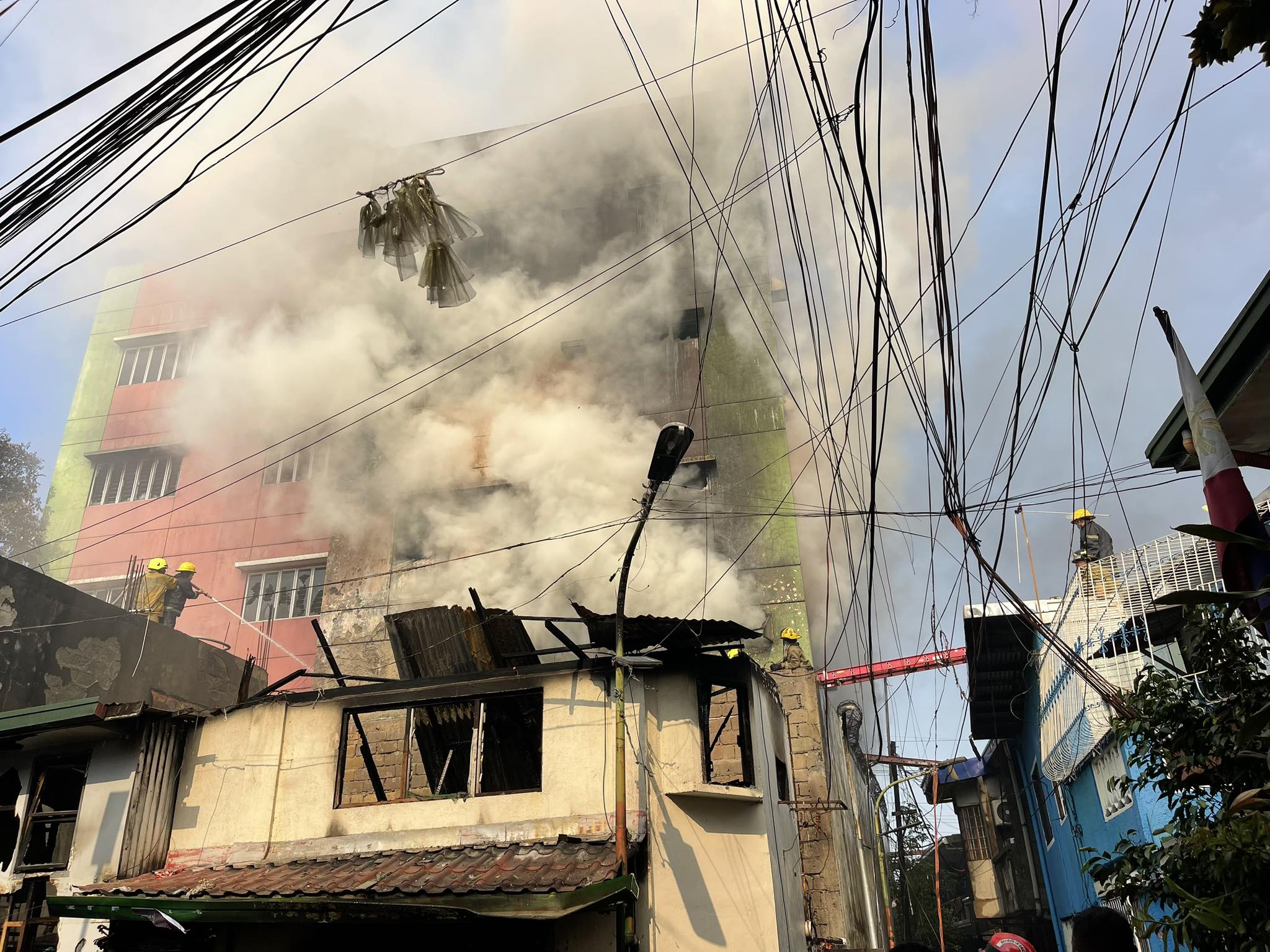 Fire hits residential area in Tondo, Manila; neighboring garment ...