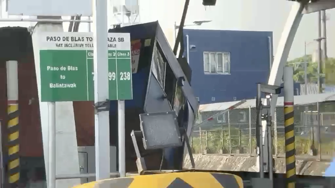 Trailer truck smashes into NLEX toll booth