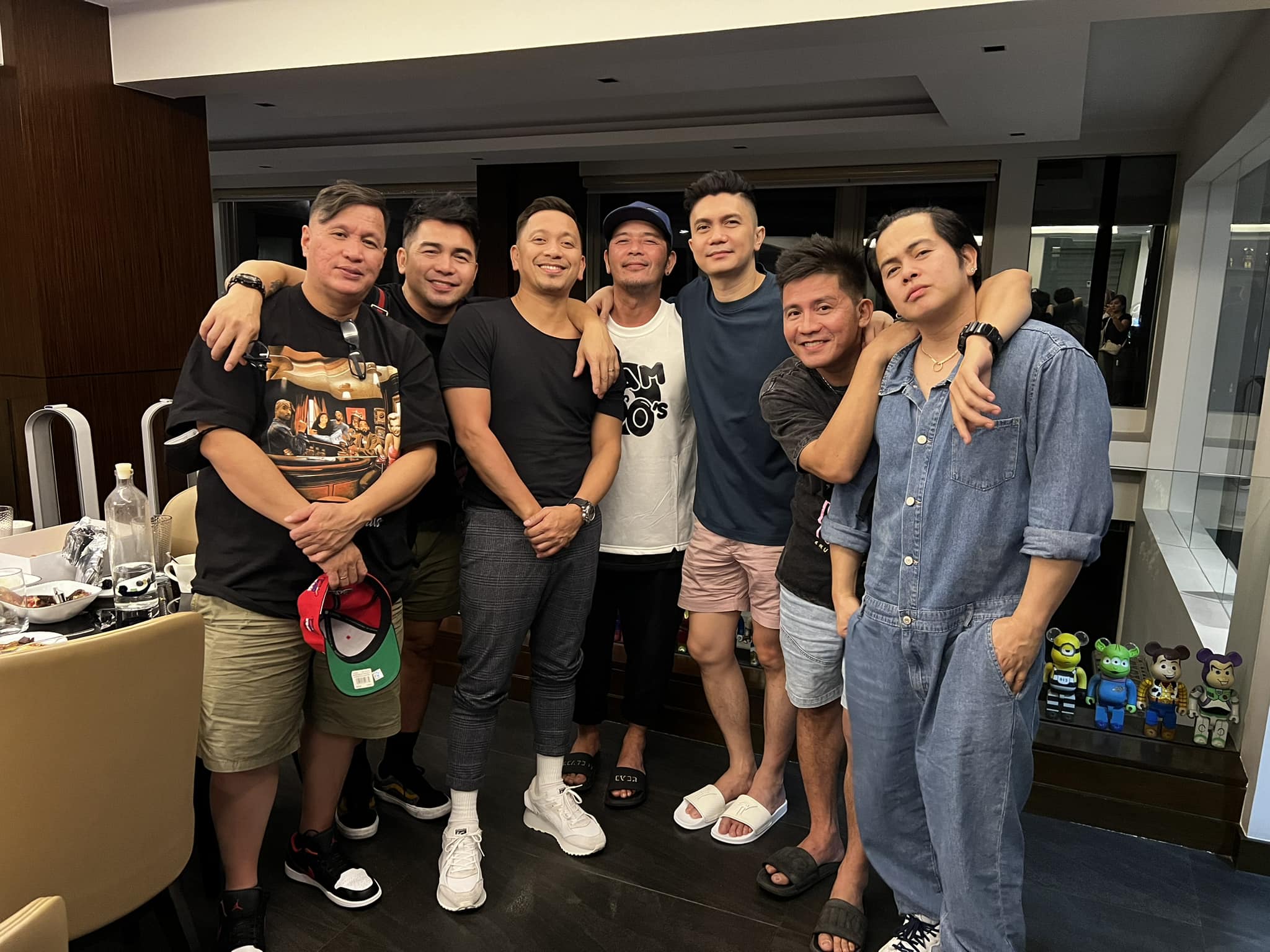 LOOK: Vhong Navarro reunites with Streetboys in a Christmas get-together